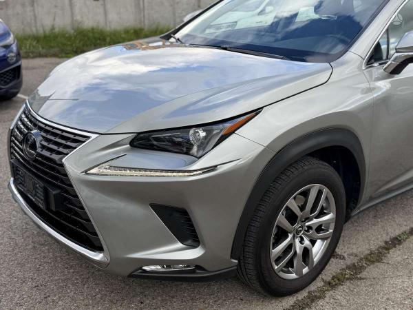 Grey Lexus NX 300h 2019 in Vilnius, with an engine capacity of 2.49 L and mileage of 240 thousand km for 19900 €, photo 4 on AUTOMOTO.COM.LV