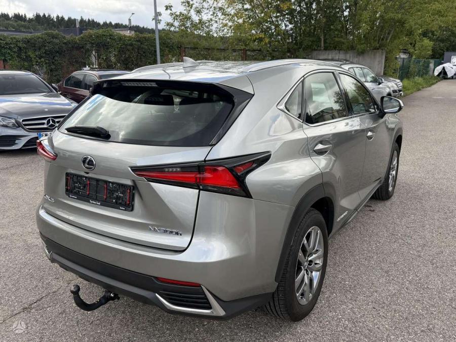 Grey Lexus NX 300h 2019 in Vilnius, with an engine capacity of 2.49 L and mileage of 240 thousand km for 19900 €, photo 12 on AUTOMOTO.COM.LV