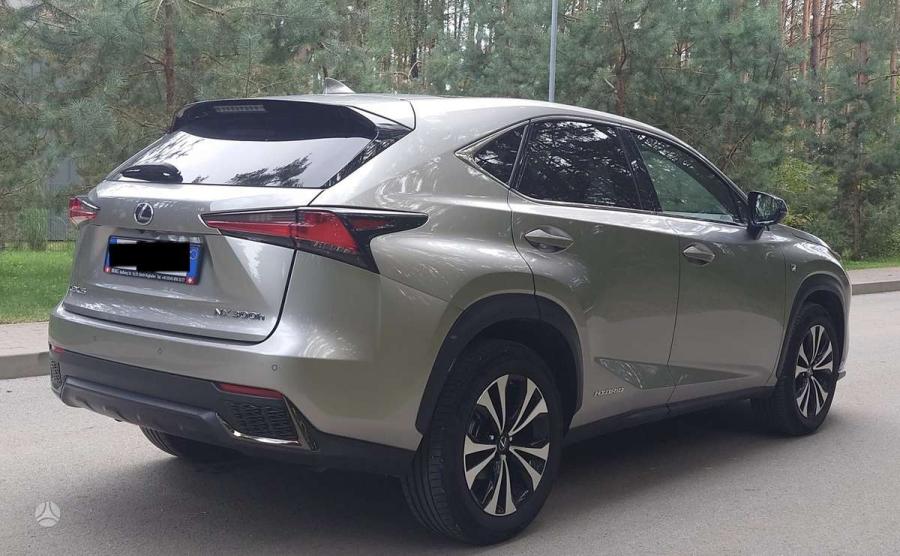 Серый Лексус NX 300h 2019 в Вильнюс, объемом двигателя 2.49 л и пробегом 178 тыс. км за 27495 €, фото 4 на AUTOMOTO.COM.LV