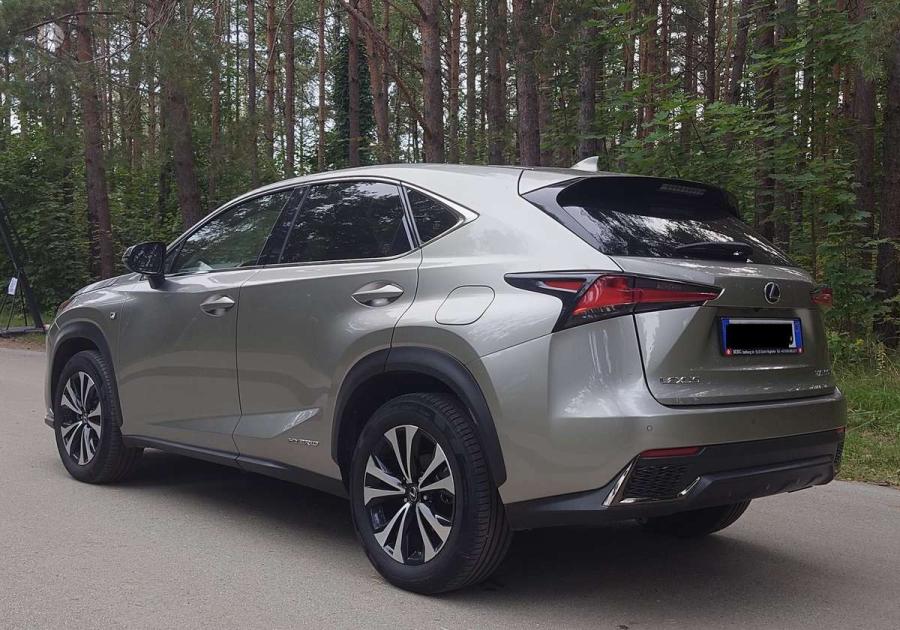 Серый Лексус NX 300h 2019 в Вильнюс, объемом двигателя 2.49 л и пробегом 178 тыс. км за 27495 €, фото 5 на AUTOMOTO.COM.LV