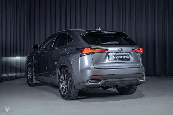 Pelēks Lexus NX 300h 2020 Viļņa, ar dzinēja tilpumu 2.50 L un nobraukumu 77 tūkst. km par 35000 €, foto 5 vietnē AUTOMOTO.COM.LV