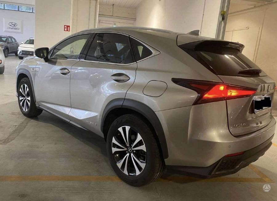 Grey Lexus NX 300h 2020 in Vilnius, with an engine capacity of 2.49 L and mileage of 102 thousand km for 29295 €, photo 3 on AUTOMOTO.COM.LV