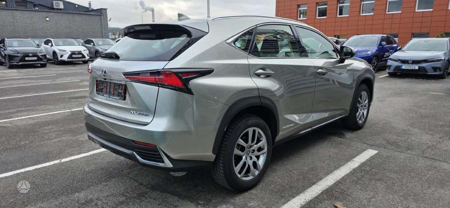 Grey Lexus NX 300h 2021 in Vilnius, with an engine capacity of 2.49 L and mileage of 36 thousand km for 31480 €, photo 4 on AUTOMOTO.COM.LV
