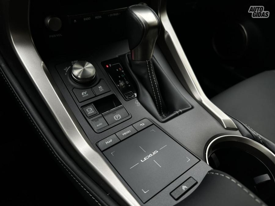 Pelēks Lexus NX 300h 2021 Avižieniai, ar dzinēja tilpumu 2.50 L un nobraukumu 124 tūkst. km par 29950 €, foto 24 vietnē AUTOMOTO.COM.LV