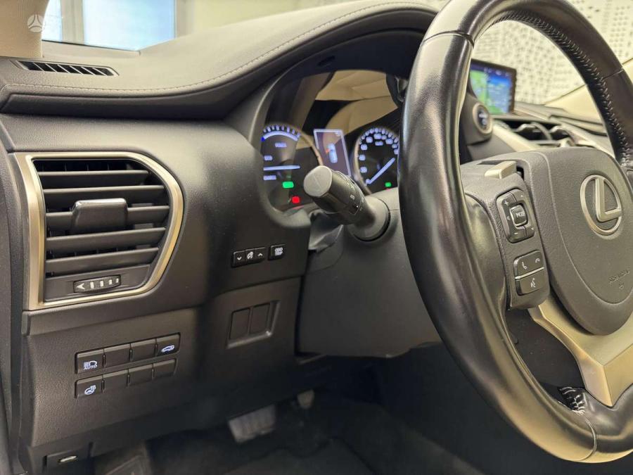 Pelēks Lexus NX 300h 2021 Kauņa, ar dzinēja tilpumu 2.49 L un nobraukumu 135 tūkst. km par 33500 €, foto 7 vietnē AUTOMOTO.COM.LV