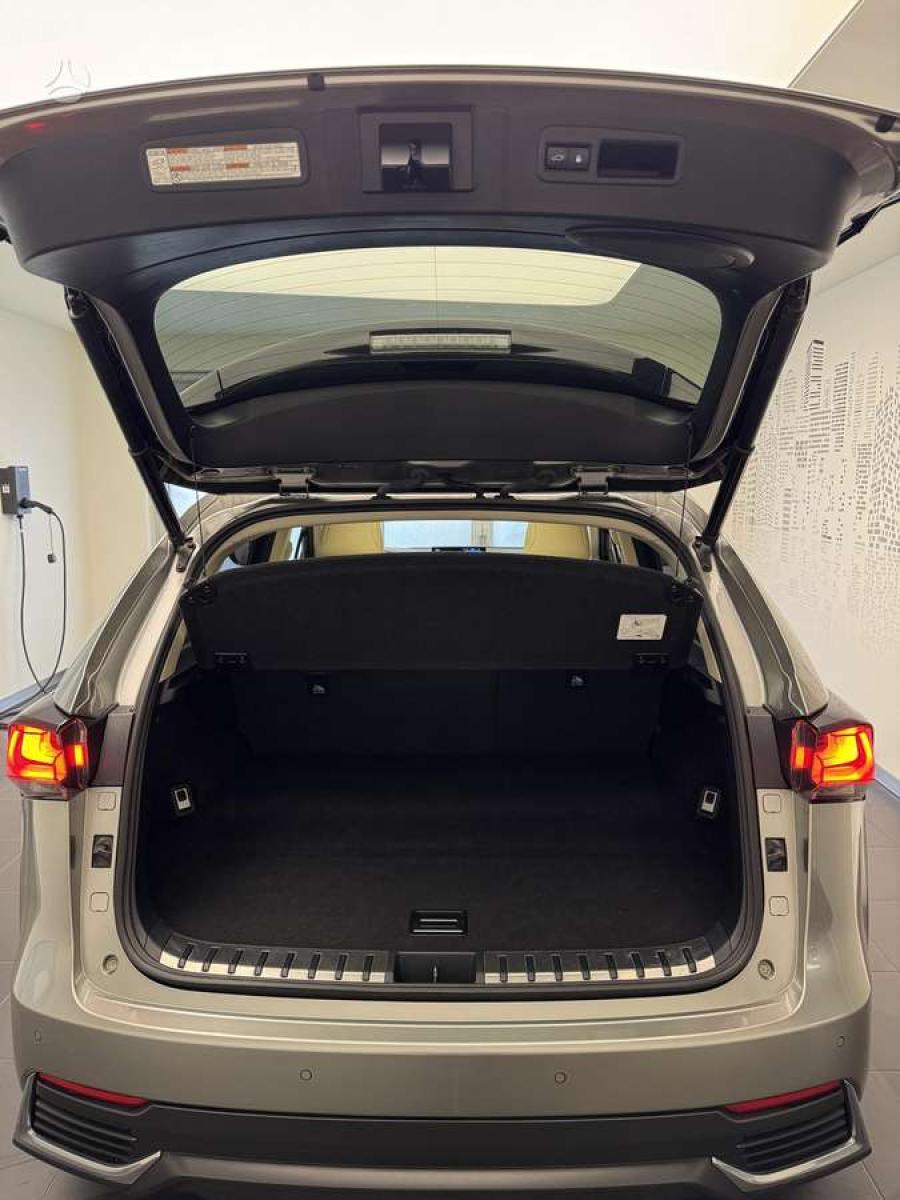 Pelēks Lexus NX 300h 2021 Kauņa, ar dzinēja tilpumu 2.49 L un nobraukumu 135 tūkst. km par 33500 €, foto 15 vietnē AUTOMOTO.COM.LV