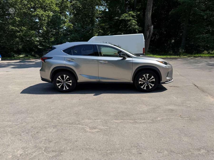 Grey Lexus NX 300h 2021 in Vilnius, with an engine capacity of 2.49 L and mileage of 87 thousand km for 31900 €, photo 7 on AUTOMOTO.COM.LV