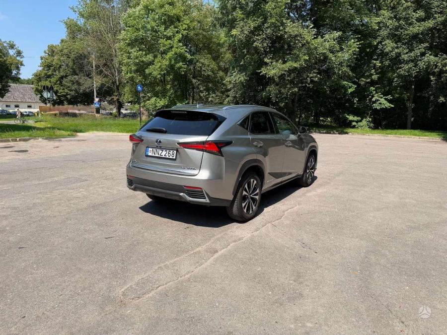 Grey Lexus NX 300h 2021 in Vilnius, with an engine capacity of 2.49 L and mileage of 87 thousand km for 31900 €, photo 8 on AUTOMOTO.COM.LV