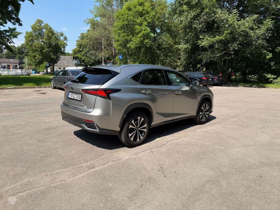 Grey Lexus NX 300h 2021 in Vilnius, with an engine capacity of 2.49 L and mileage of 87 thousand km for 31900 €, photo 9 on AUTOMOTO.COM.LV