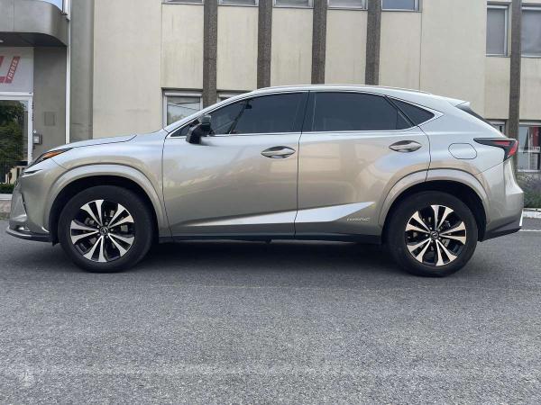 Серый Лексус NX 300h 2021 в Вильнюс, объемом двигателя 0.00 л и пробегом 122 тыс. км за 25750 €, фото 2 на AUTOMOTO.COM.LV