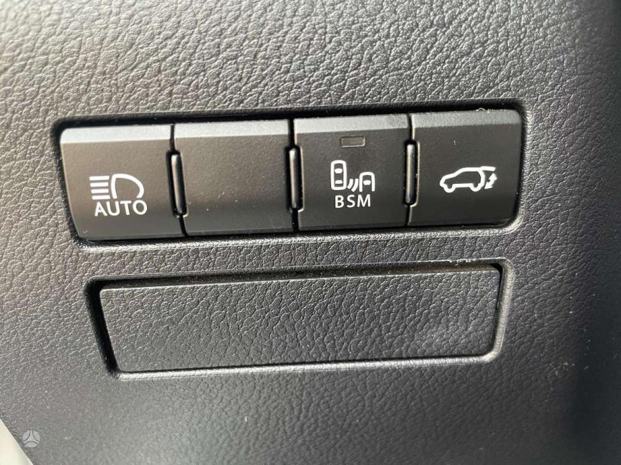 Grey Lexus NX 300h 2021 in Vilnius, with an engine capacity of 0.00 L and mileage of 122 thousand km for 25750 €, photo 19 on AUTOMOTO.COM.LV