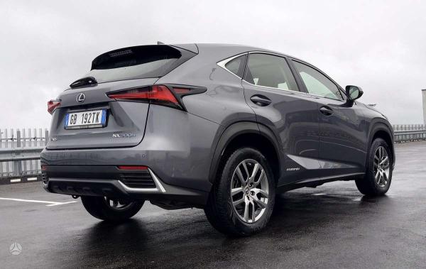 Grey Lexus NX 300h 2021 in Vilnius, with an engine capacity of 2.49 L and mileage of 139 thousand km for 27855 €, photo 3 on AUTOMOTO.COM.LV