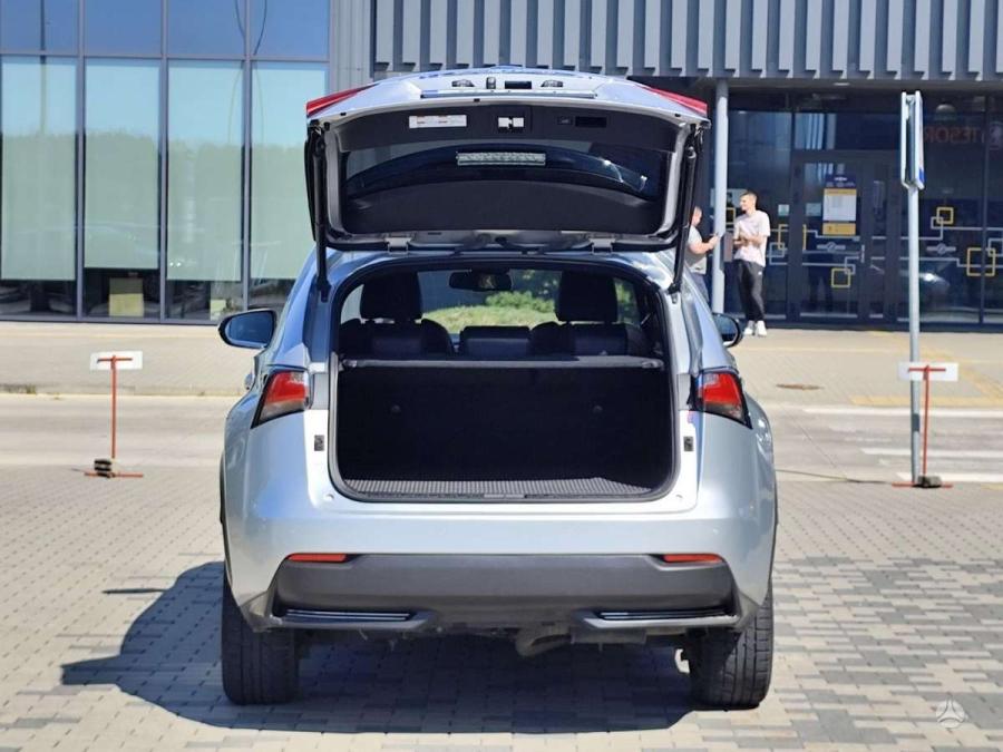 Pelēks Lexus NX 300h 2015 Šauļi, ar dzinēja tilpumu 2.50 L un nobraukumu 157 tūkst. km par 19500 €, foto 8 vietnē AUTOMOTO.COM.LV