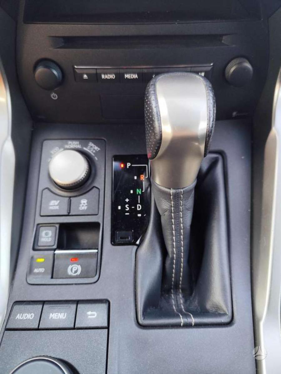 Pelēks Lexus NX 300h 2015 Šauļi, ar dzinēja tilpumu 2.50 L un nobraukumu 157 tūkst. km par 19500 €, foto 19 vietnē AUTOMOTO.COM.LV