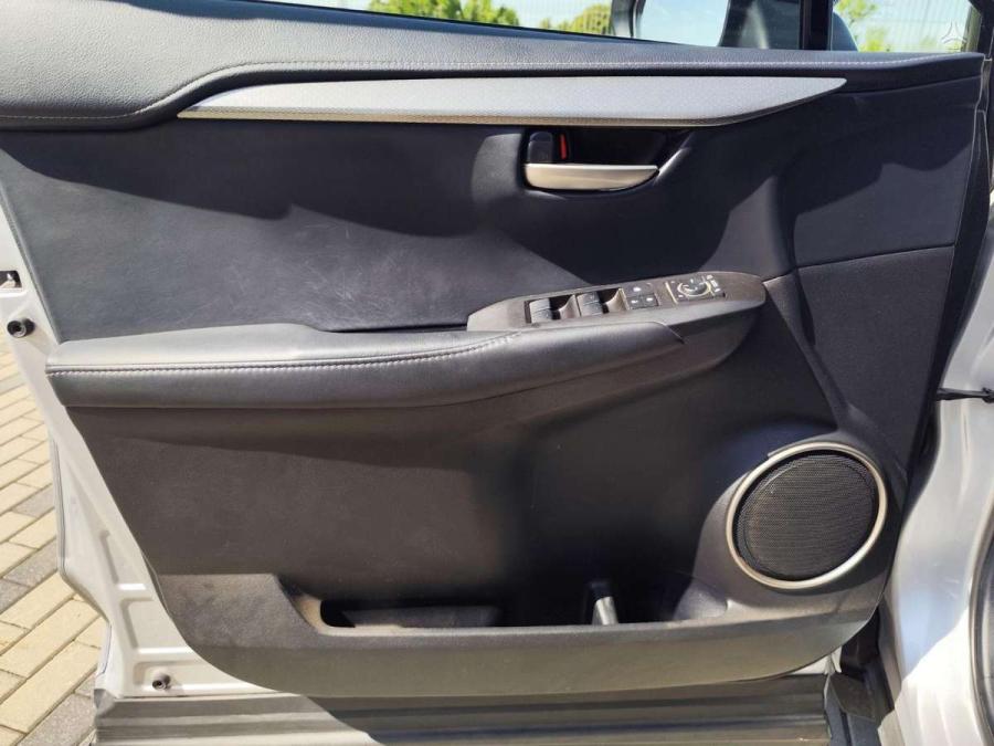Pelēks Lexus NX 300h 2015 Šauļi, ar dzinēja tilpumu 2.50 L un nobraukumu 157 tūkst. km par 19500 €, foto 26 vietnē AUTOMOTO.COM.LV