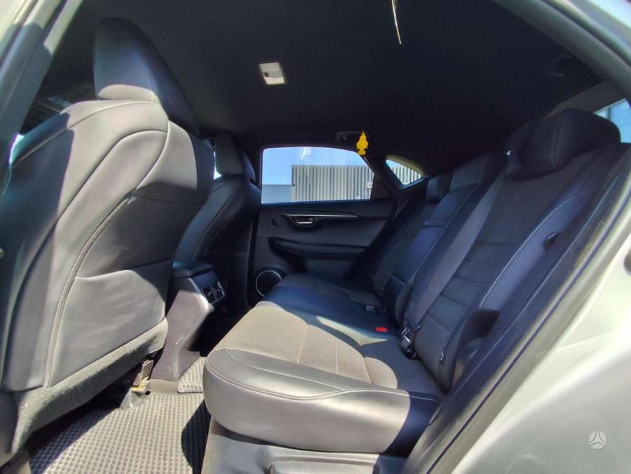 Pelēks Lexus NX 300h 2015 Šauļi, ar dzinēja tilpumu 2.50 L un nobraukumu 157 tūkst. km par 19500 €, foto 28 vietnē AUTOMOTO.COM.LV