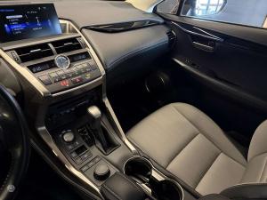 Red Lexus NX 300h 2016 in Kaunas, with an engine capacity of 2.49 L and mileage of 124 thousand km for 19490 €, photo 20 on AUTOMOTO.COM.LV