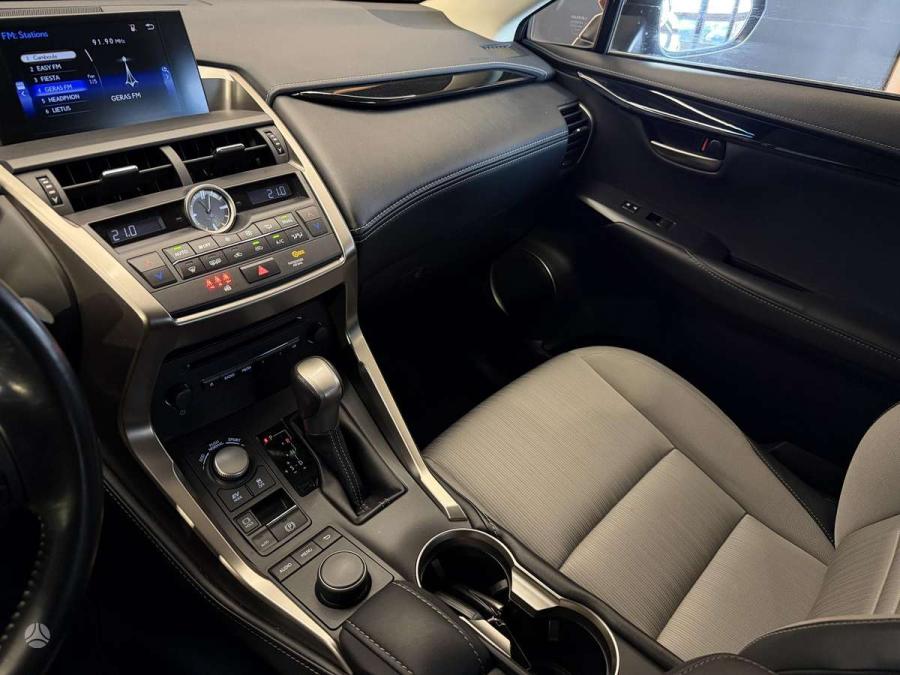 Red Lexus NX 300h 2016 in Kaunas, with an engine capacity of 2.49 L and mileage of 124 thousand km for 19490 €, photo 20 on AUTOMOTO.COM.LV