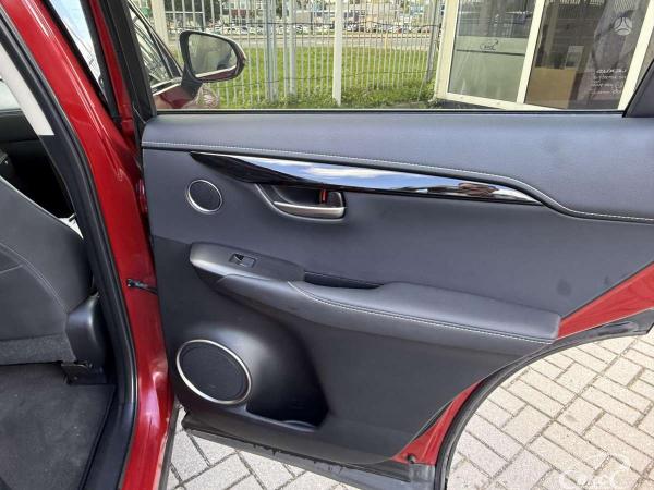 Красный Лексус NX 300h 2016 в Клайпеда, объемом двигателя 2.49 л и пробегом 124 тыс. км за 19200 €, фото 8 на AUTOMOTO.COM.LV