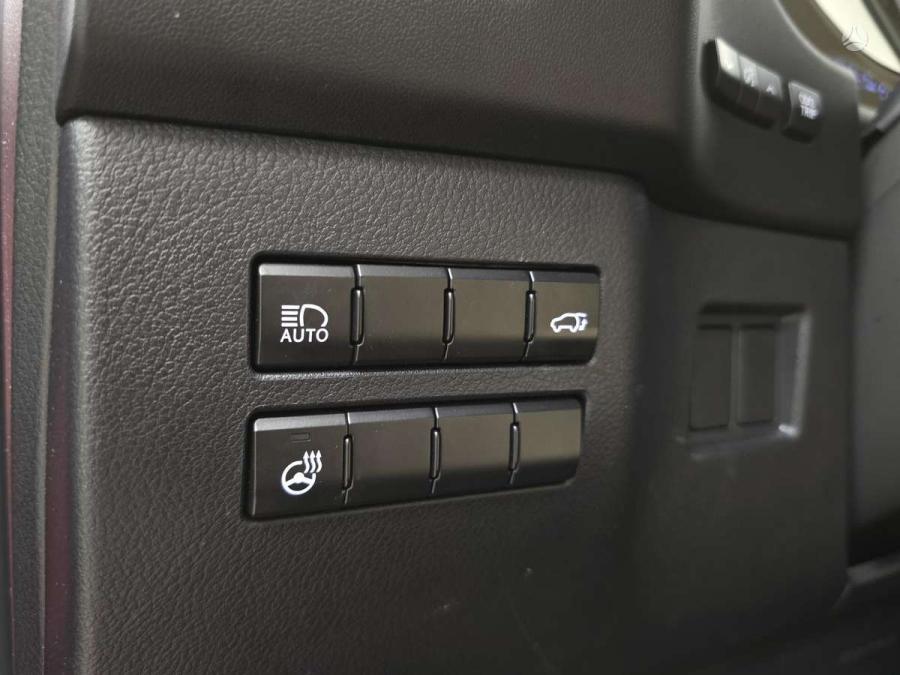 Красный Лексус NX 300h 2018 в Вильнюс, объемом двигателя 2.49 л и пробегом 95 тыс. км за 25490 €, фото 17 на AUTOMOTO.COM.LV