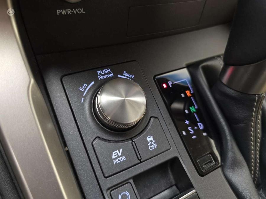 Красный Лексус NX 300h 2018 в Вильнюс, объемом двигателя 2.49 л и пробегом 95 тыс. км за 25490 €, фото 34 на AUTOMOTO.COM.LV