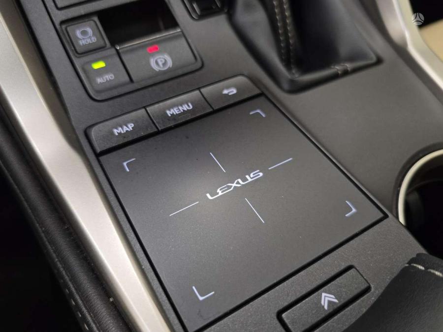Красный Лексус NX 300h 2018 в Вильнюс, объемом двигателя 2.49 л и пробегом 95 тыс. км за 25490 €, фото 35 на AUTOMOTO.COM.LV