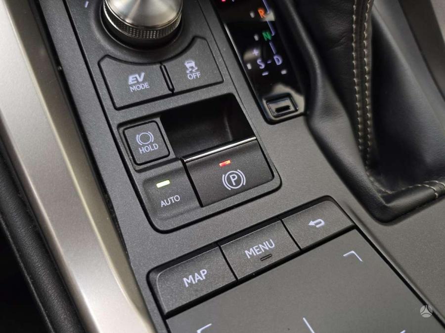 Красный Лексус NX 300h 2018 в Вильнюс, объемом двигателя 2.49 л и пробегом 95 тыс. км за 25490 €, фото 36 на AUTOMOTO.COM.LV