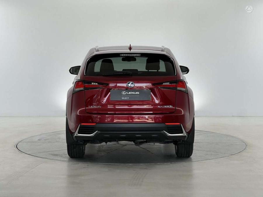 Sarkans Lexus NX 300h 2018 Viļņa, ar dzinēja tilpumu 2.49 L un nobraukumu 68 tūkst. km par 31900 €, foto 5 vietnē AUTOMOTO.COM.LV