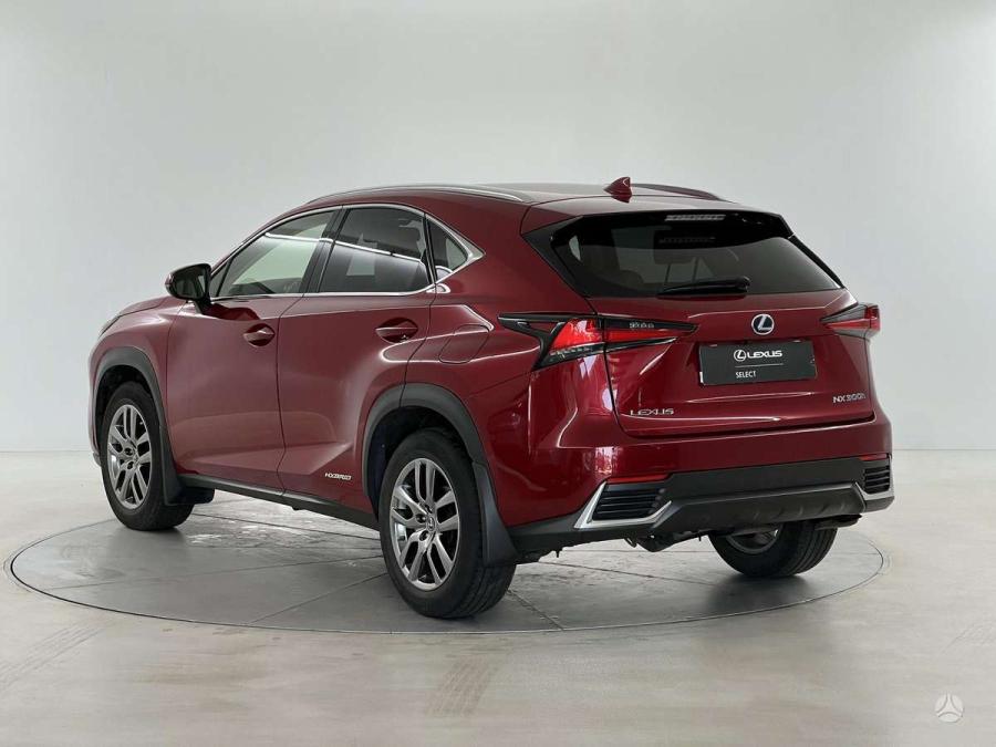 Sarkans Lexus NX 300h 2018 Viļņa, ar dzinēja tilpumu 2.49 L un nobraukumu 68 tūkst. km par 31900 €, foto 18 vietnē AUTOMOTO.COM.LV