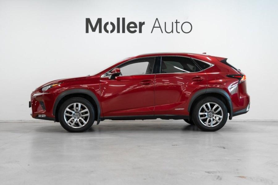 Red Lexus NX 300h 2019 in Vilnius, with an engine capacity of 2.50 L and mileage of 81 thousand km for 26500 €, photo 7 on AUTOMOTO.COM.LV