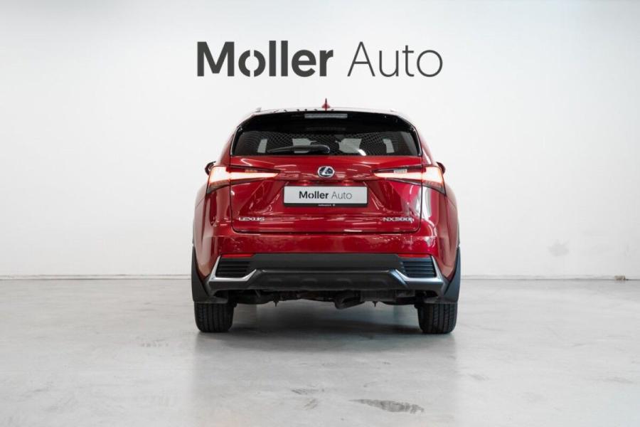 Red Lexus NX 300h 2019 in Vilnius, with an engine capacity of 2.50 L and mileage of 81 thousand km for 26500 €, photo 11 on AUTOMOTO.COM.LV