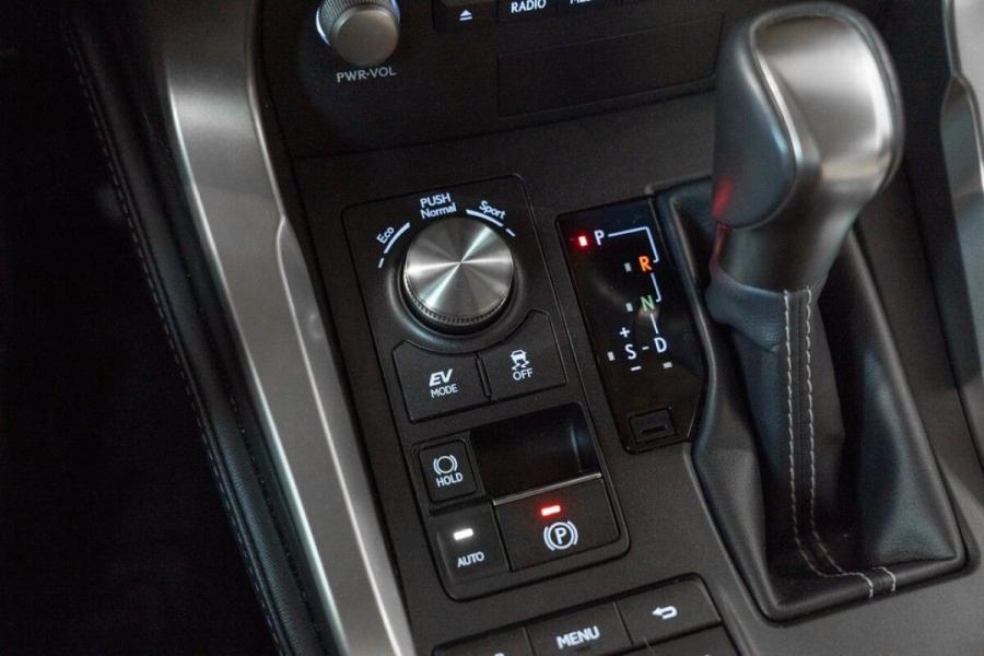 Red Lexus NX 300h 2019 in Vilnius, with an engine capacity of 2.50 L and mileage of 81 thousand km for 26500 €, photo 21 on AUTOMOTO.COM.LV