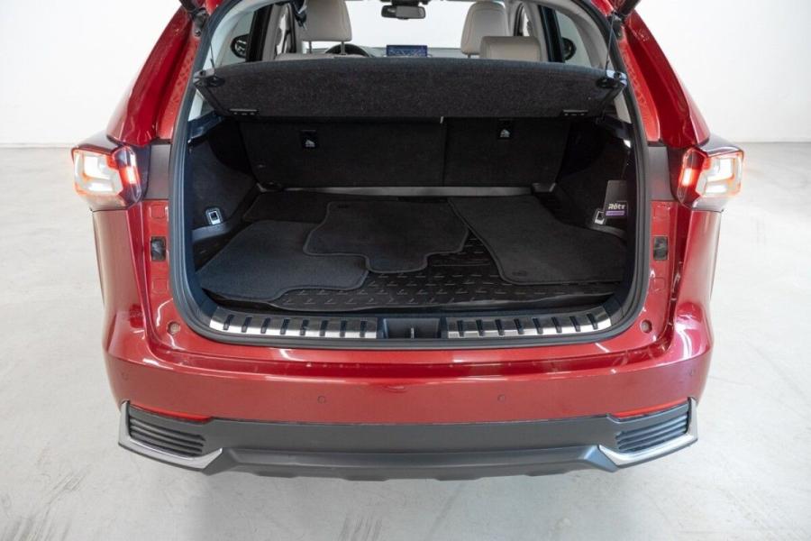 Red Lexus NX 300h 2019 in Vilnius, with an engine capacity of 2.50 L and mileage of 81 thousand km for 26500 €, photo 25 on AUTOMOTO.COM.LV