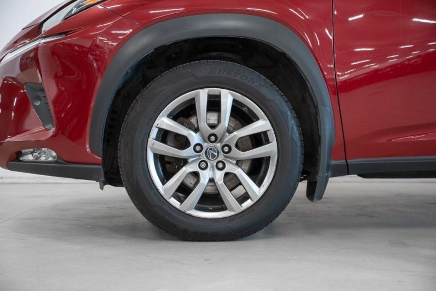 Red Lexus NX 300h 2019 in Vilnius, with an engine capacity of 2.50 L and mileage of 81 thousand km for 26500 €, photo 28 on AUTOMOTO.COM.LV
