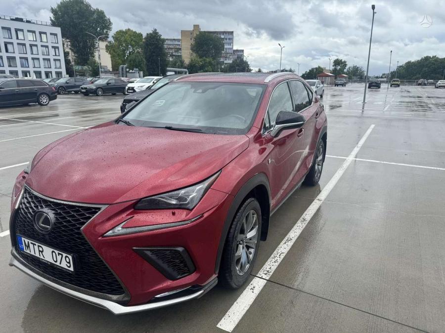 Красный Лексус NX 300h 2019 в Вильнюс, объемом двигателя 2.49 л и пробегом 168 тыс. км за 28500 €, фото 1 на AUTOMOTO.COM.LV