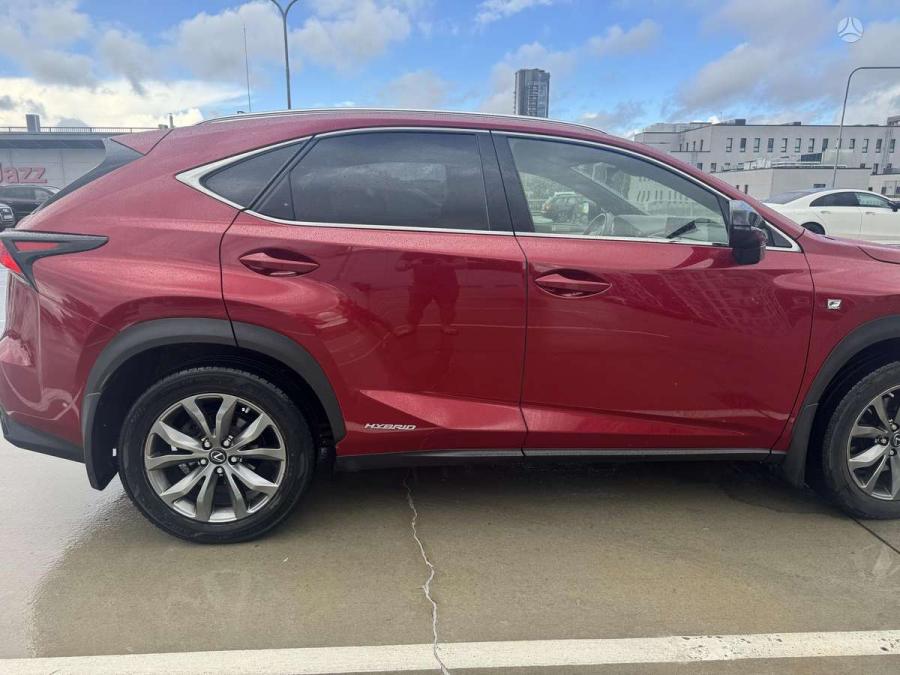 Красный Лексус NX 300h 2019 в Вильнюс, объемом двигателя 2.49 л и пробегом 168 тыс. км за 28500 €, фото 4 на AUTOMOTO.COM.LV