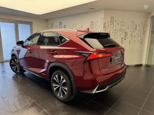 Красный Лексус NX 300h 2021 в Каунас, объемом двигателя 2.49 л и пробегом 105 тыс. км за 32900 €, фото 4 на AUTOMOTO.COM.LV