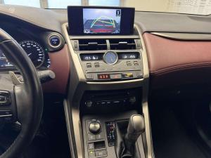 Красный Лексус NX 300h 2021 в Каунас, объемом двигателя 2.49 л и пробегом 105 тыс. км за 32900 €, фото 15 на AUTOMOTO.COM.LV