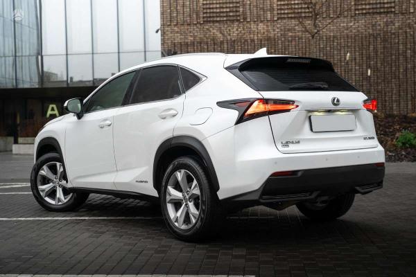 White Lexus NX 300h 2014 in Vilnius, with an engine capacity of 2.49 L and mileage of 167 thousand km for 20900 €, photo 2 on AUTOMOTO.COM.LV