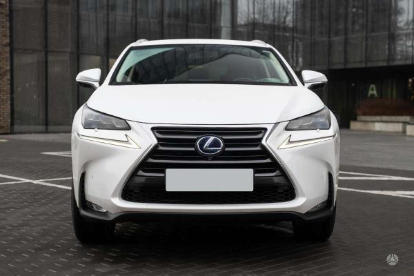 White Lexus NX 300h 2014 in Vilnius, with an engine capacity of 2.49 L and mileage of 167 thousand km for 20900 €, photo 4 on AUTOMOTO.COM.LV