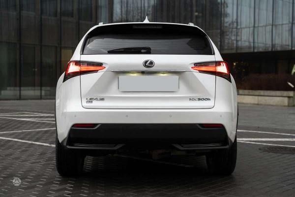 White Lexus NX 300h 2014 in Vilnius, with an engine capacity of 2.49 L and mileage of 167 thousand km for 20900 €, photo 5 on AUTOMOTO.COM.LV