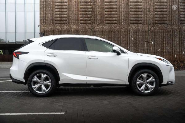 White Lexus NX 300h 2014 in Vilnius, with an engine capacity of 2.49 L and mileage of 167 thousand km for 20900 €, photo 6 on AUTOMOTO.COM.LV
