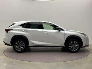 White Lexus NX 300h 2014 in Panevezys, with an engine capacity of 2.49 L and mileage of 219 thousand km for 19990 €, photo 4 on AUTOMOTO.COM.LV