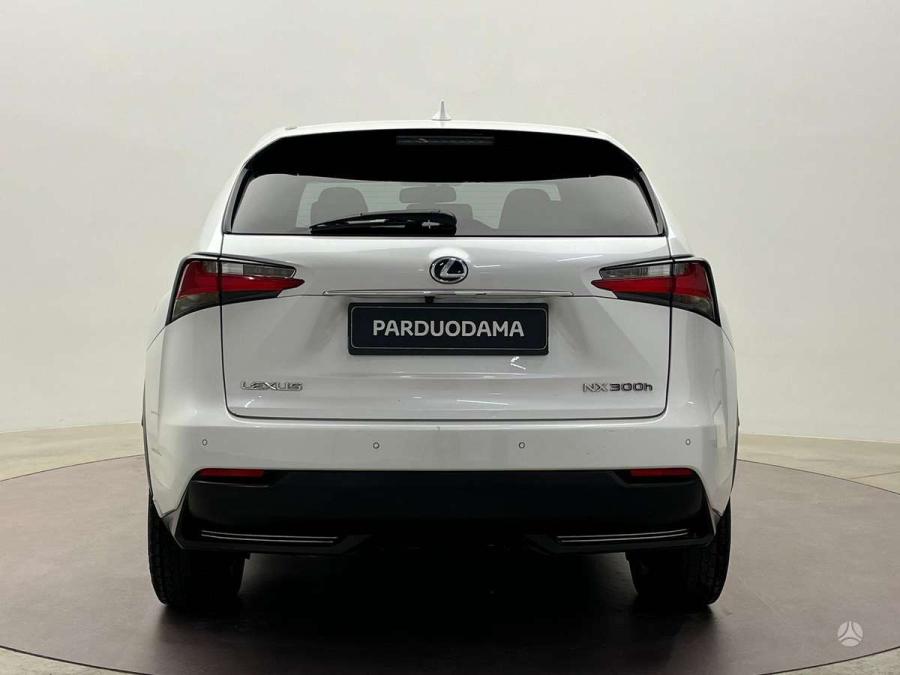White Lexus NX 300h 2014 in Panevezys, with an engine capacity of 2.49 L and mileage of 219 thousand km for 19990 €, photo 7 on AUTOMOTO.COM.LV
