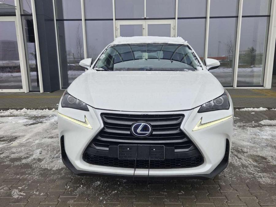 White Lexus NX 300h 2014 in Vilnius, with an engine capacity of 2.49 L and mileage of 175 thousand km for 17500 €, photo 1 on AUTOMOTO.COM.LV
