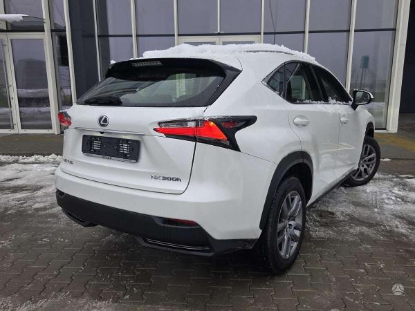 White Lexus NX 300h 2014 in Vilnius, with an engine capacity of 2.49 L and mileage of 175 thousand km for 17500 €, photo 4 on AUTOMOTO.COM.LV