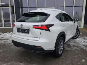 White Lexus NX 300h 2014 in Vilnius, with an engine capacity of 2.49 L and mileage of 175 thousand km for 17500 €, photo 4 on AUTOMOTO.COM.LV