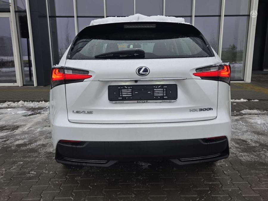 White Lexus NX 300h 2014 in Vilnius, with an engine capacity of 2.49 L and mileage of 175 thousand km for 17500 €, photo 5 on AUTOMOTO.COM.LV
