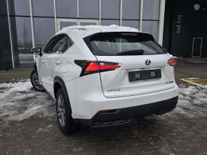 White Lexus NX 300h 2014 in Vilnius, with an engine capacity of 2.49 L and mileage of 175 thousand km for 17500 €, photo 6 on AUTOMOTO.COM.LV