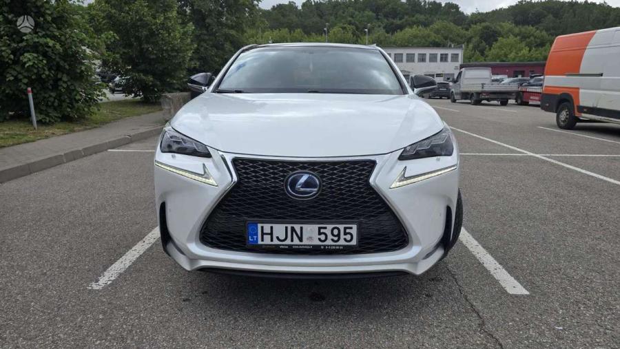 White Lexus NX 300h 2014 in Vilnius, with an engine capacity of 2.49 L and mileage of 109 thousand km for 20000 €, photo 5 on AUTOMOTO.COM.LV